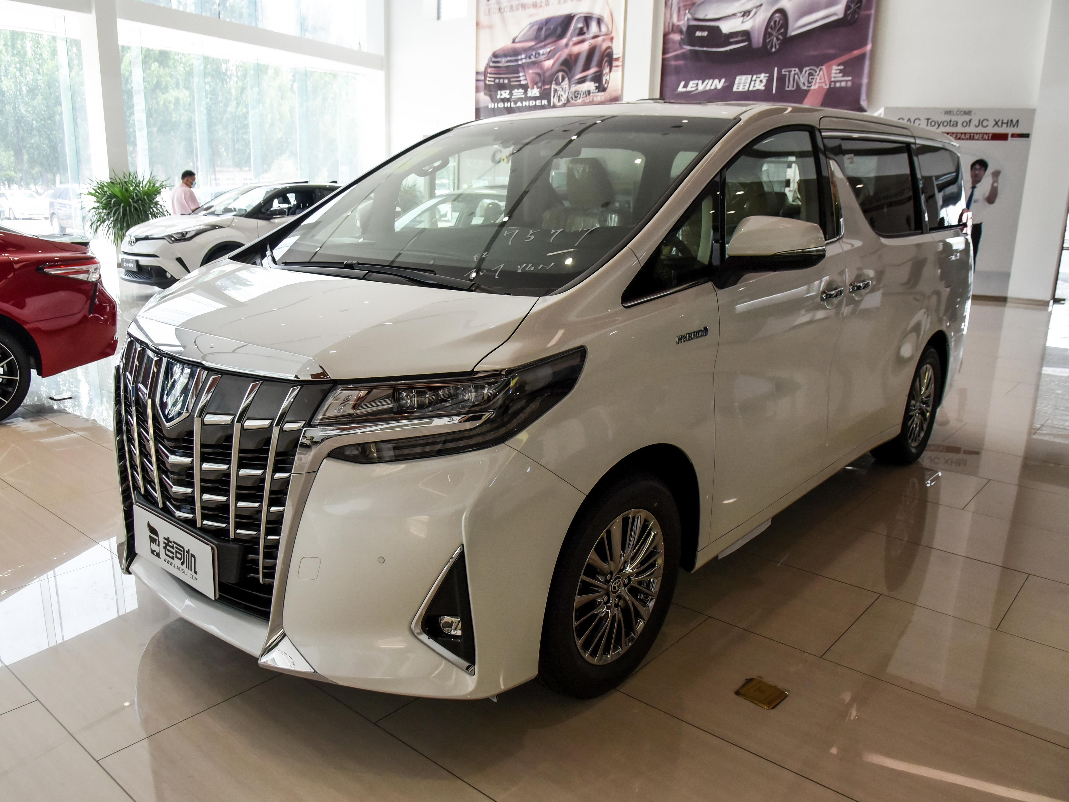 High-end large 7-seater MPV, super 1.9 meters, 4WD 7.1L fuel ...