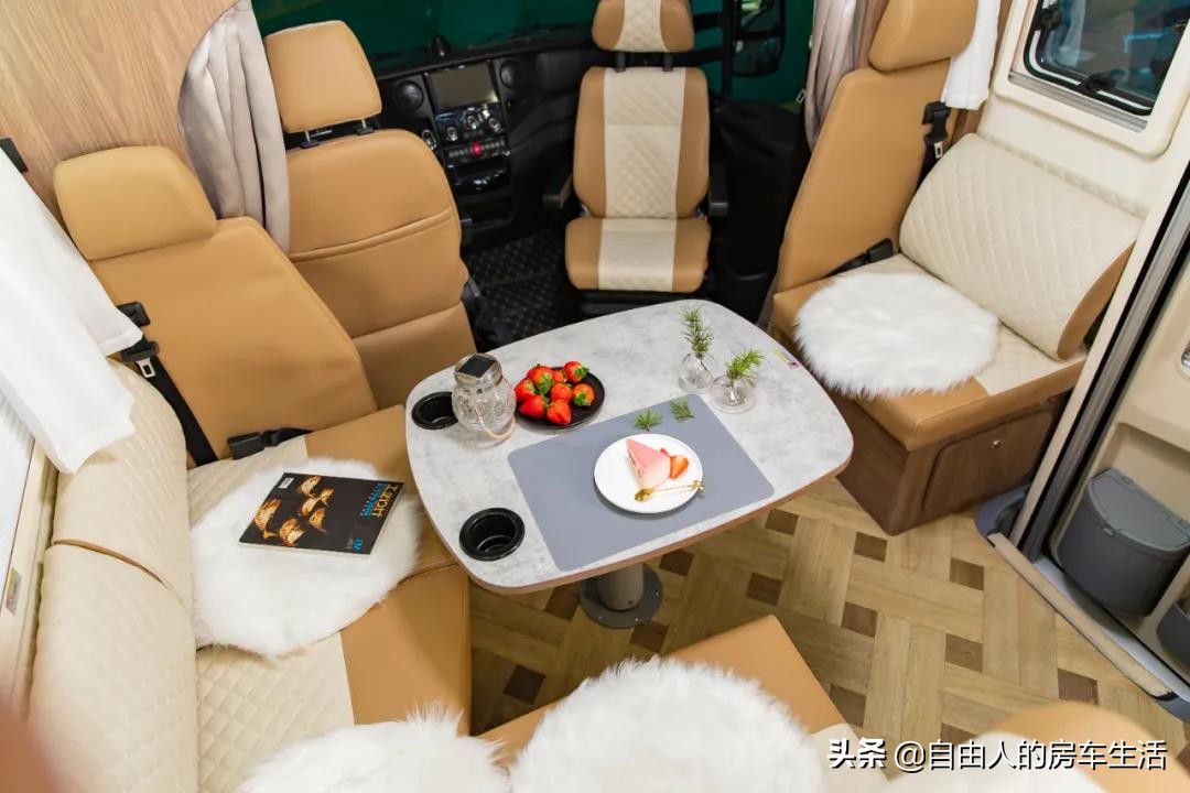 Seravi RV—National VI 3.0T+8AT - iNEWS