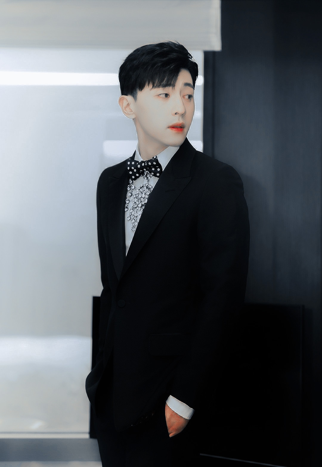 A netizen ran into Deng Lun playing basketball. It was really grounded ...