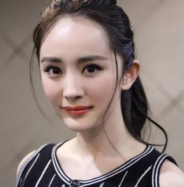 A star who lives as a big beauty with double beautiful eyes: Yang Mi's ...