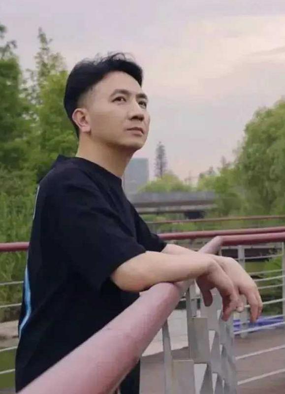 Lin Binsheng's wife was stripped of old news, she quit her classmates ...