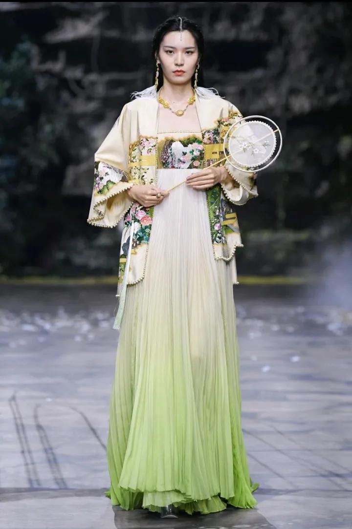 (Heaven Gaia) 2022 spring and summer high-end ready-to-wear - iNEWS