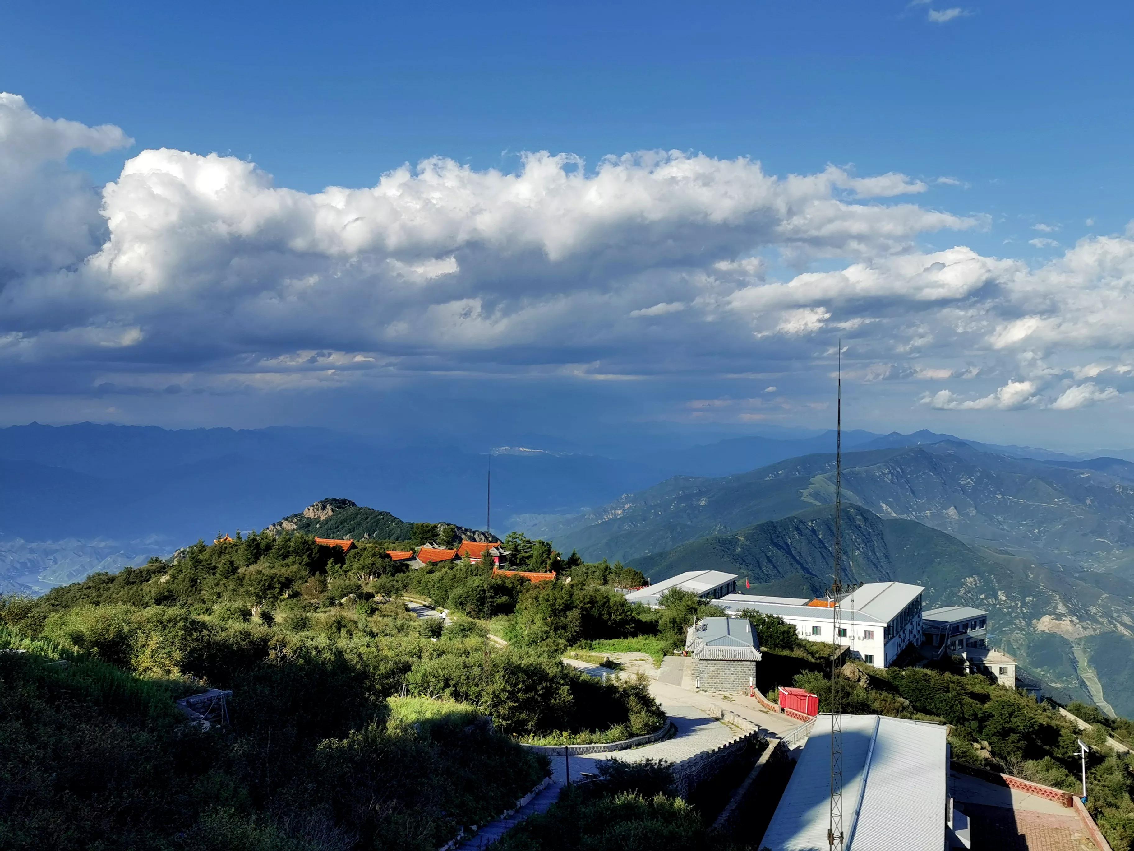 Fangshan Baihua Mountain, a scenic spot where you can drive to the main ...