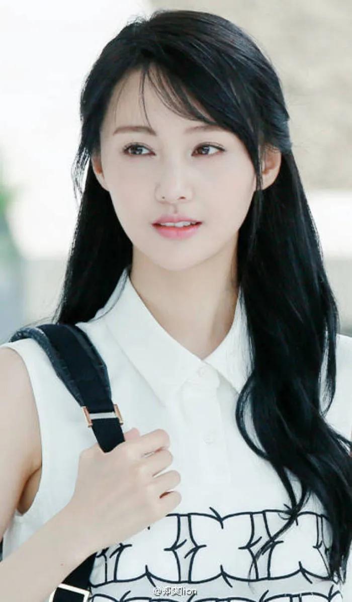 Zheng Shuang is indeed very beautiful, unique innocent beauty - iNEWS