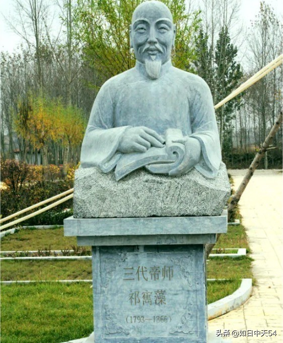 The emperor Tongzhi, who enjoys a good education, had good ...