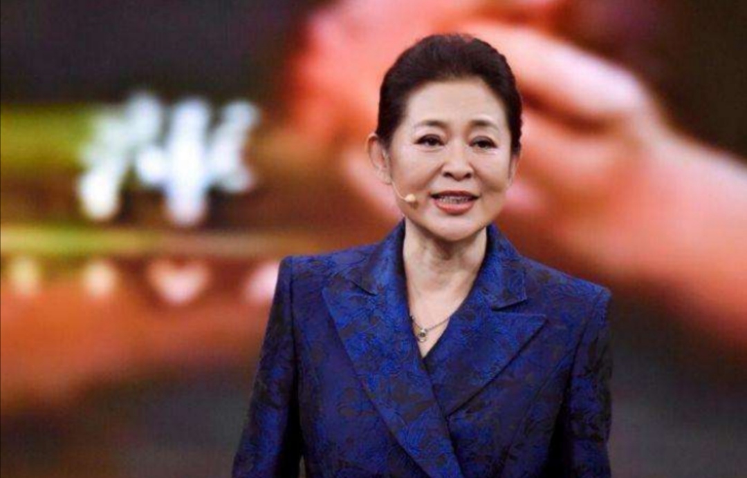 10 female celebrities ruined by plastic surgery, with snake-like faces ...