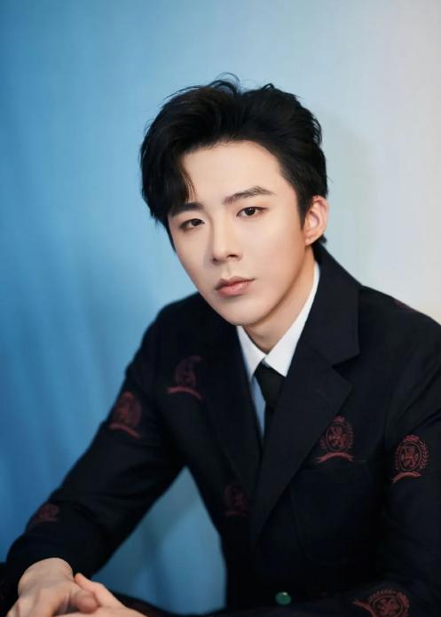 Liu Yuning 189 is too tall, it's not a big deal to step on the box to ...