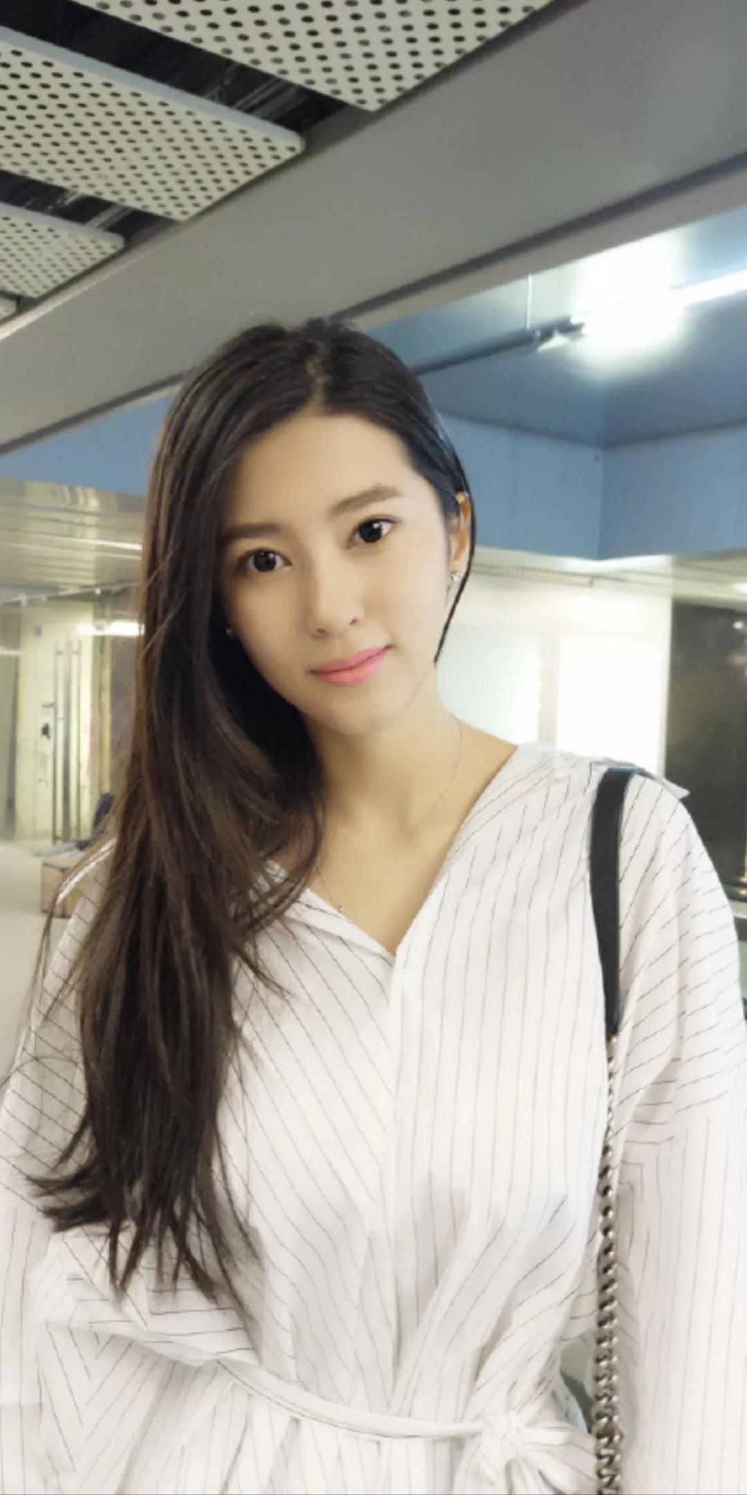 Fashion model born in the 90s, a proud figure with a height of 178, Liu Xiaoyu's ex-girlfriend ...