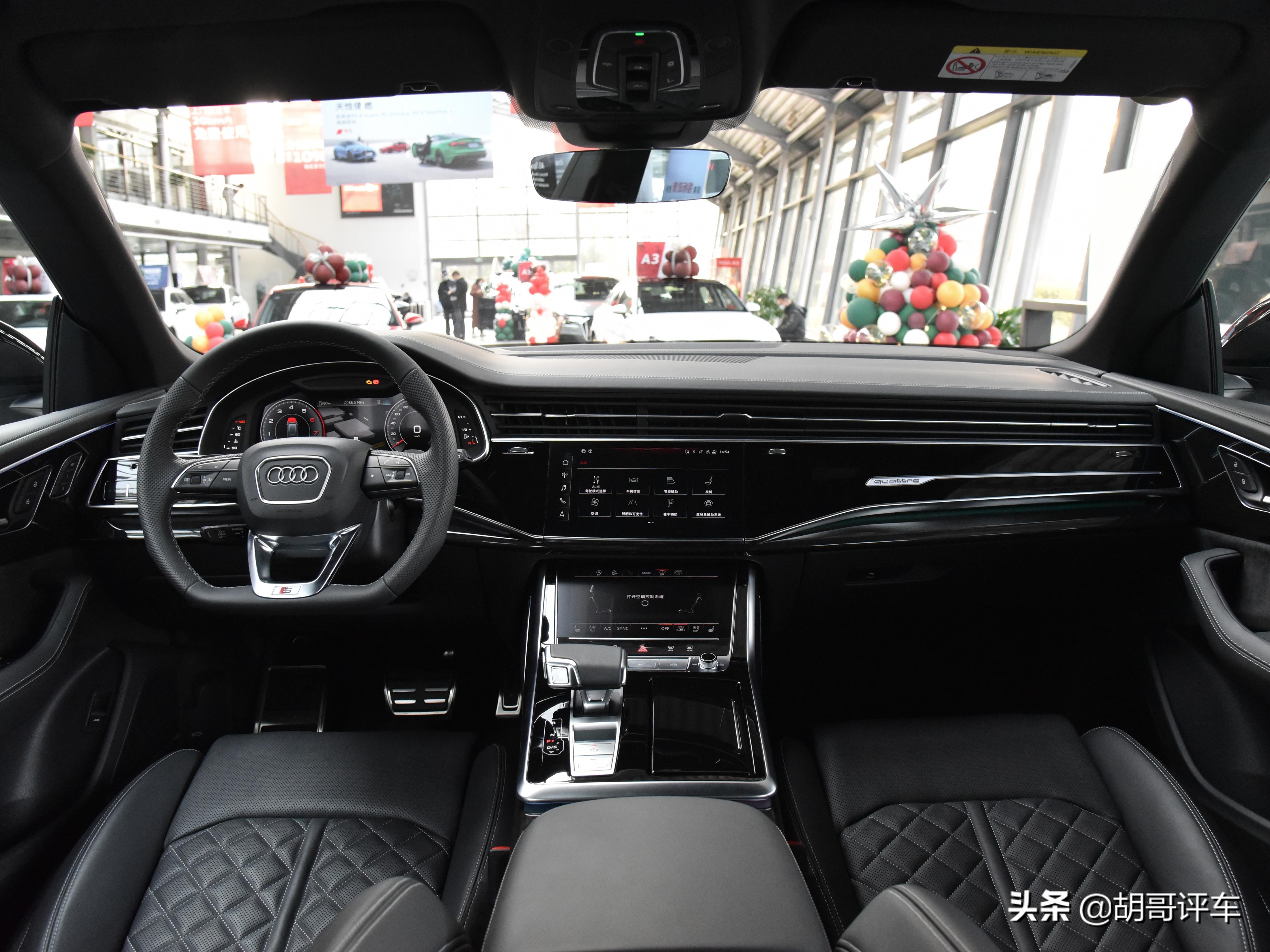 The wheelbase is nearly 3 meters, 3.0T+V6, frameless doors, real shots ...