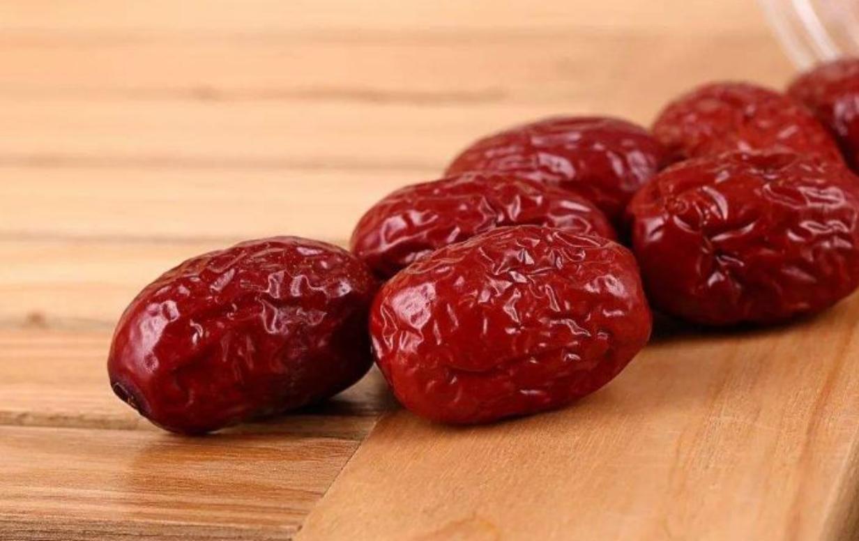 Is it good to eat red dates every day? How much is it every day? People ...