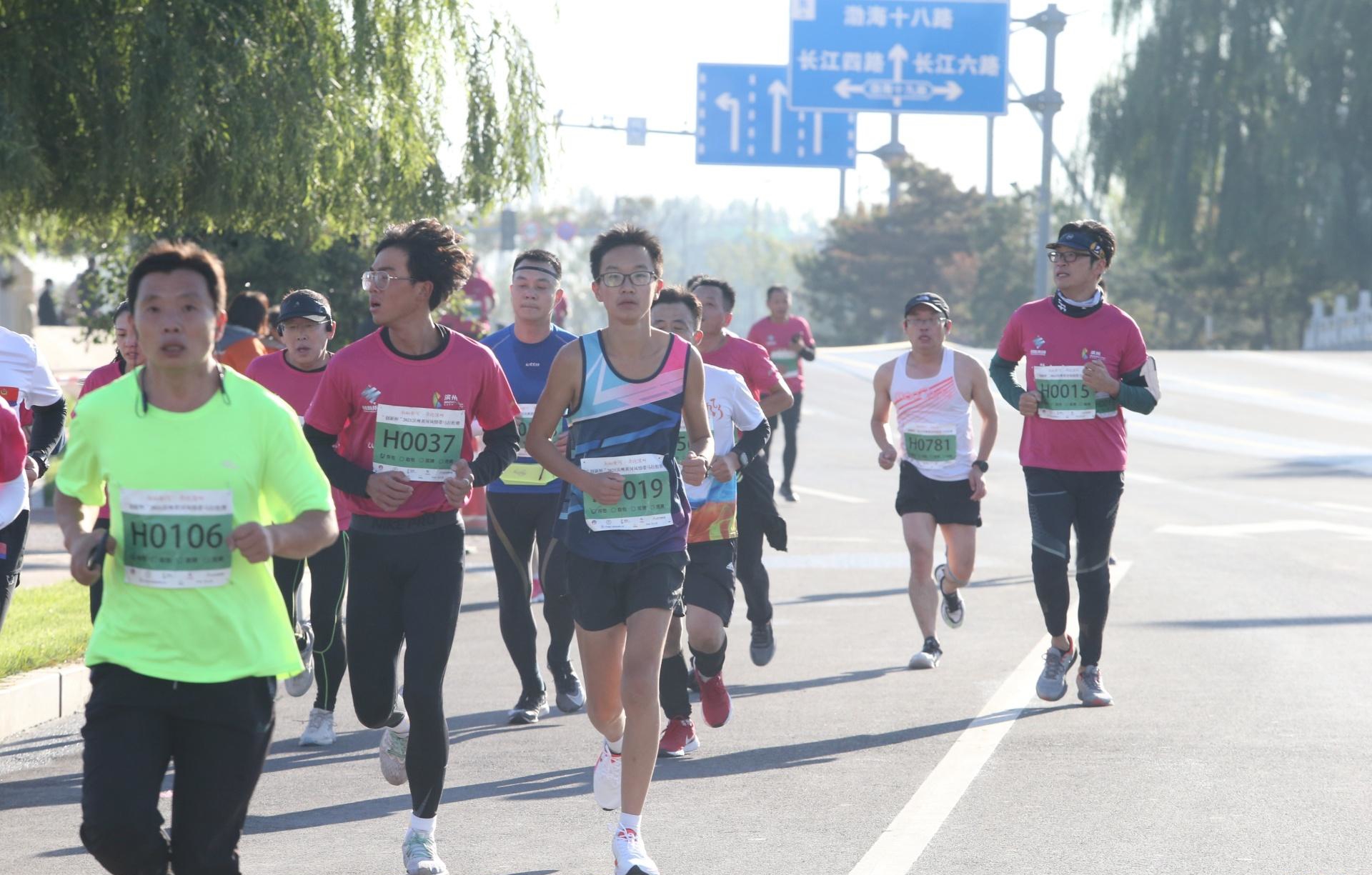 2021 Binzhou Yellow River Customs Marathon starts smoothly - iNEWS