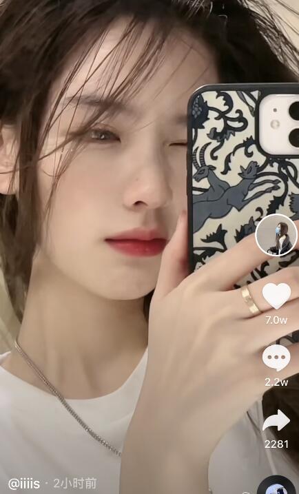 Sun Ning reopened the live broadcast for gold, actress Zhao Yingzi ...