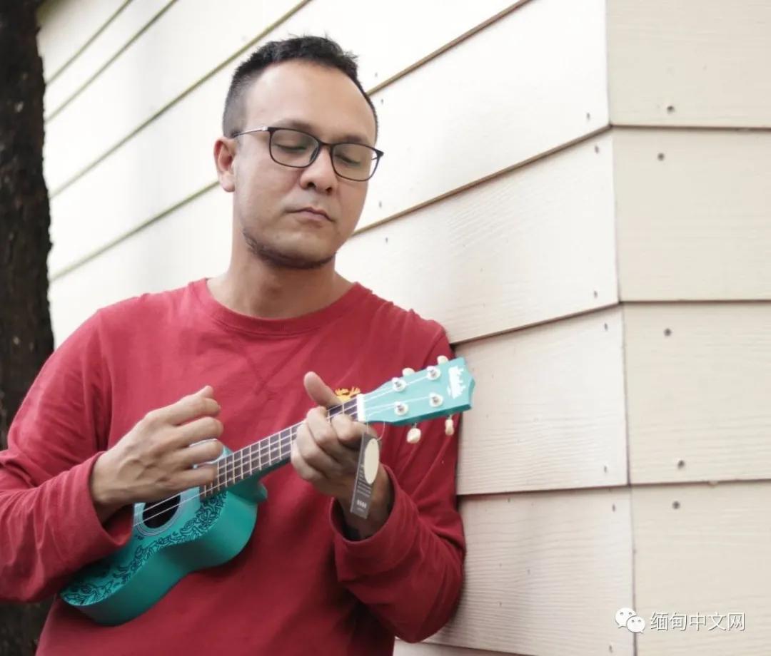 After the famous Burmese singer broke the world record, his parents ...