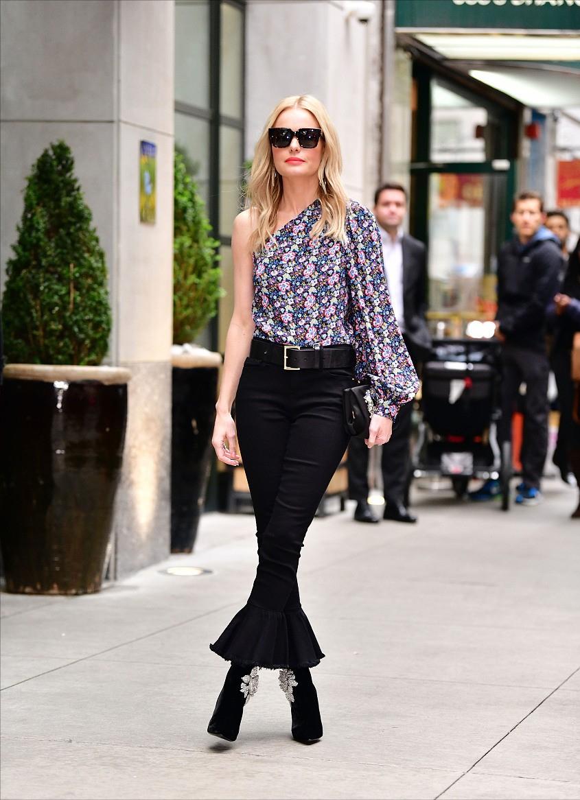 A slanted shoulder outfit that can be worn after Liqiu, capable and ...