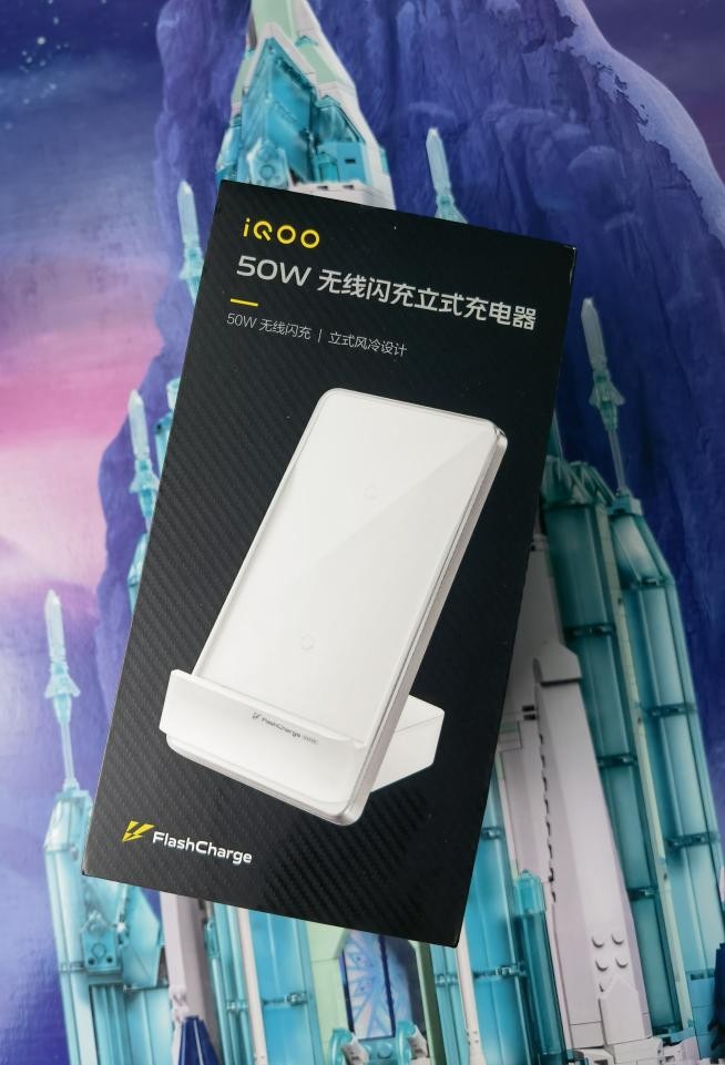 iQOO 50W wireless flash charging vertical charger: iQOO 8 Pro's best ...