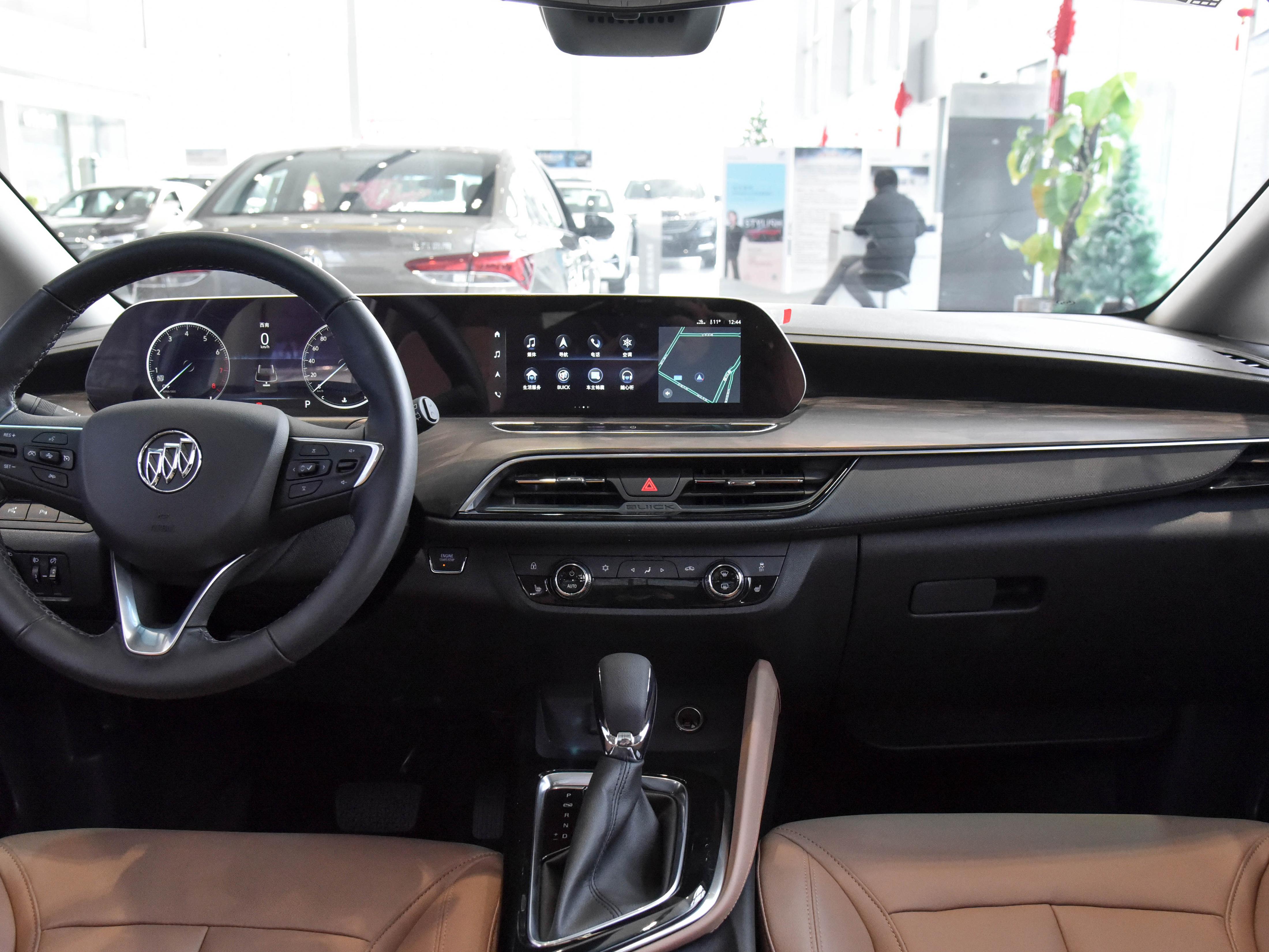 Joint venture large six-seater home MPV, high dual screen configuration, fuel consumption 6.1L ...