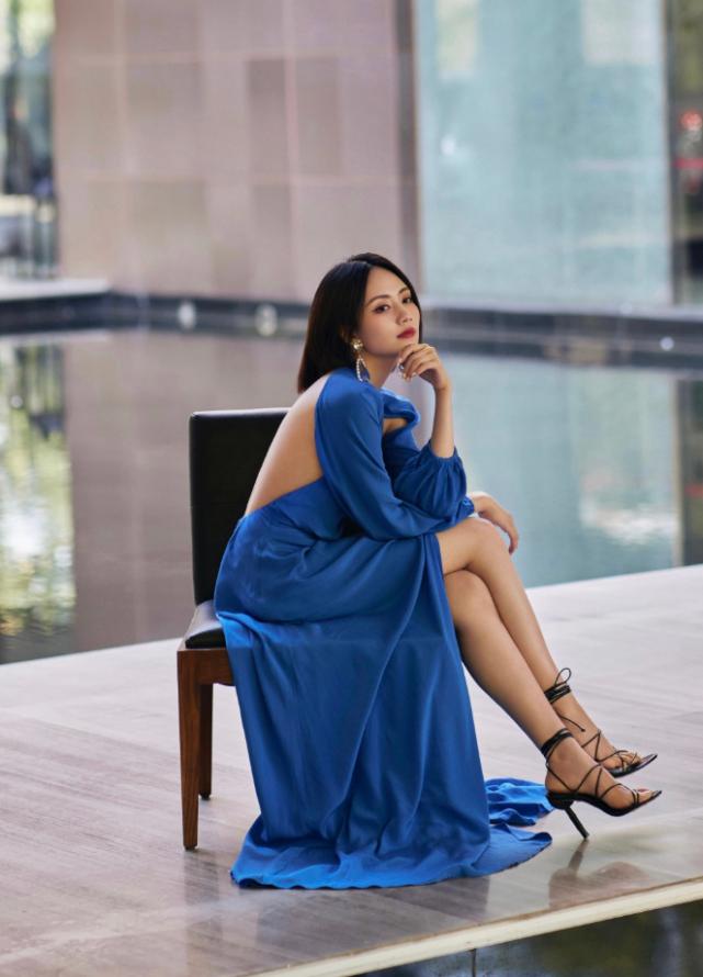 Liu Xijun's figure is underestimated. When she wears a deep V backless ...