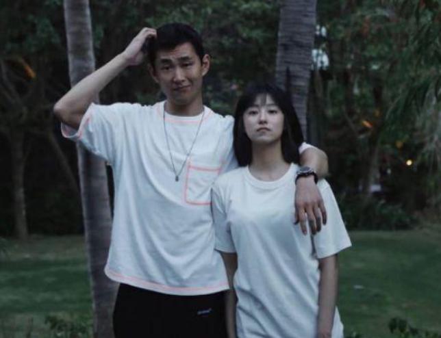 Wang Yanlin and his girlfriend Ai Jiani showed up in the bridal shop ...