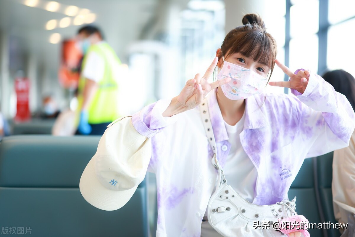 Lin Xiaozhai appeared at the airport, dressed up and casually tied the ...