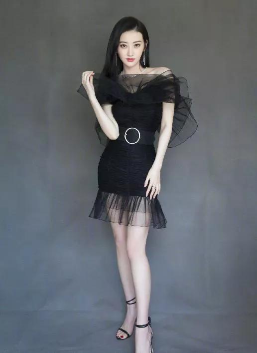 Jing Tian wrapped her whole body in silk stockings?They are so thin ...