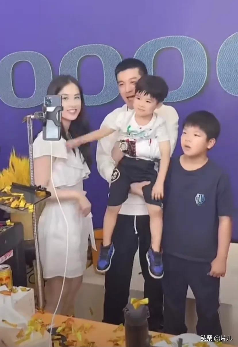 Huang Shengyi took the initiative to give birth to three children. Her ...