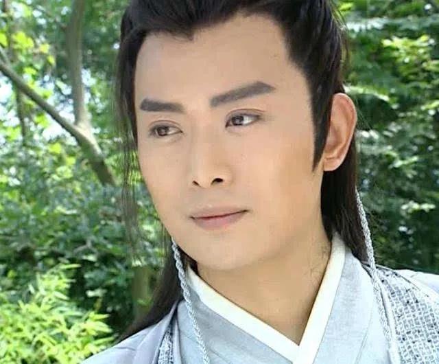 "Prince in Costume" Huang Haibing - iNEWS