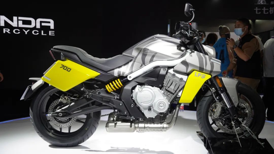 Facing the Huanglong 600, the Benda Tang knife LFS700 is simply a dragon slaying knife. - iNEWS