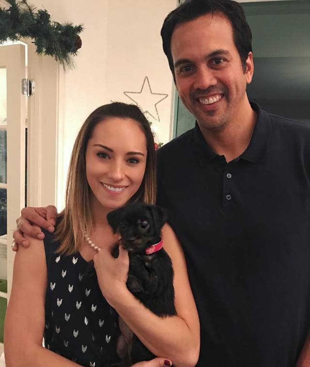 happy! Coaching the same NBA team for 13 years, his 20-year-old wife is ...