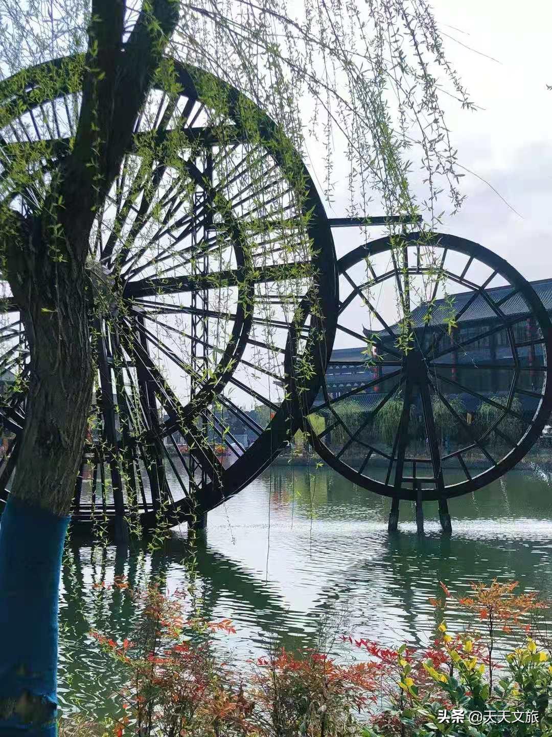 The ancient town of Longfengshan in Luoyang is open. Bring a backpack ...