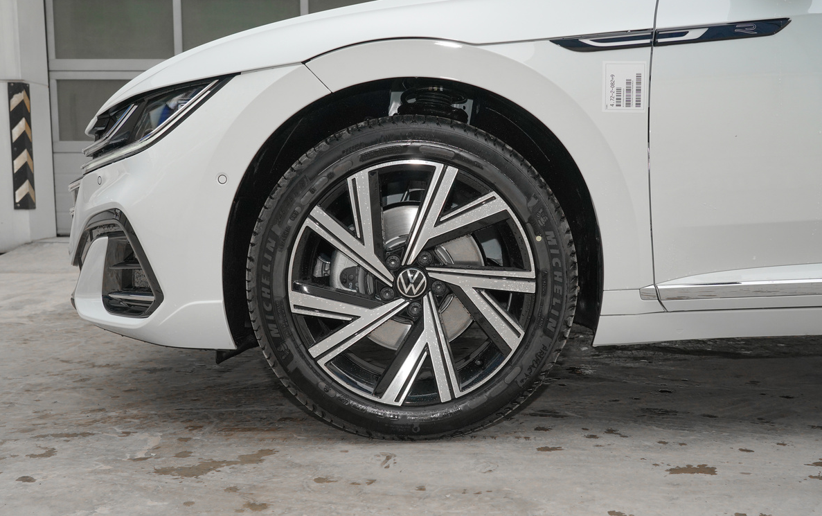 Volkswagen CC fell to its early 200,000, frameless door +186 horsepower ...