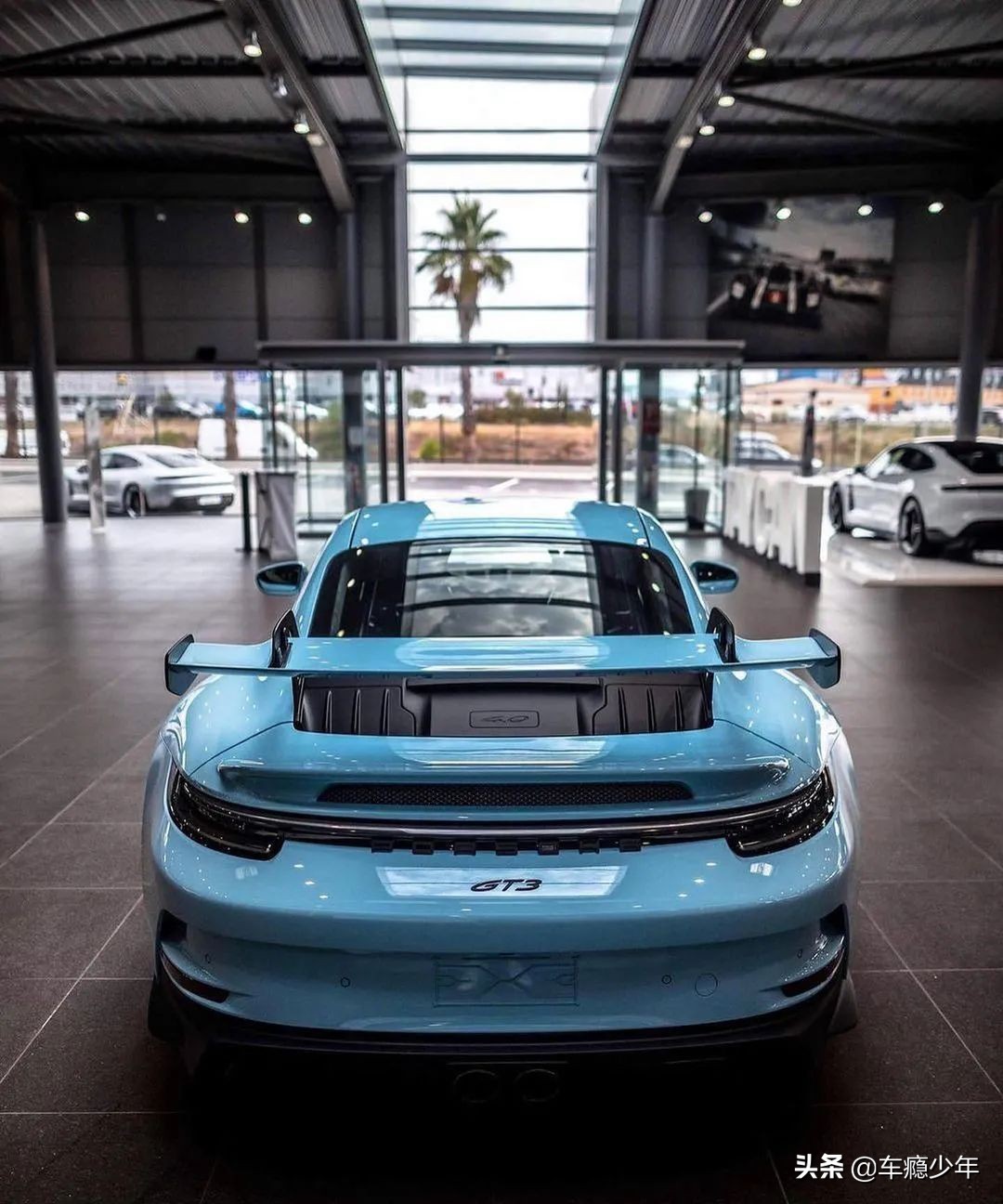 The new Porsche 911 GT3 blockbuster hits!The porcelain blue car paint ...