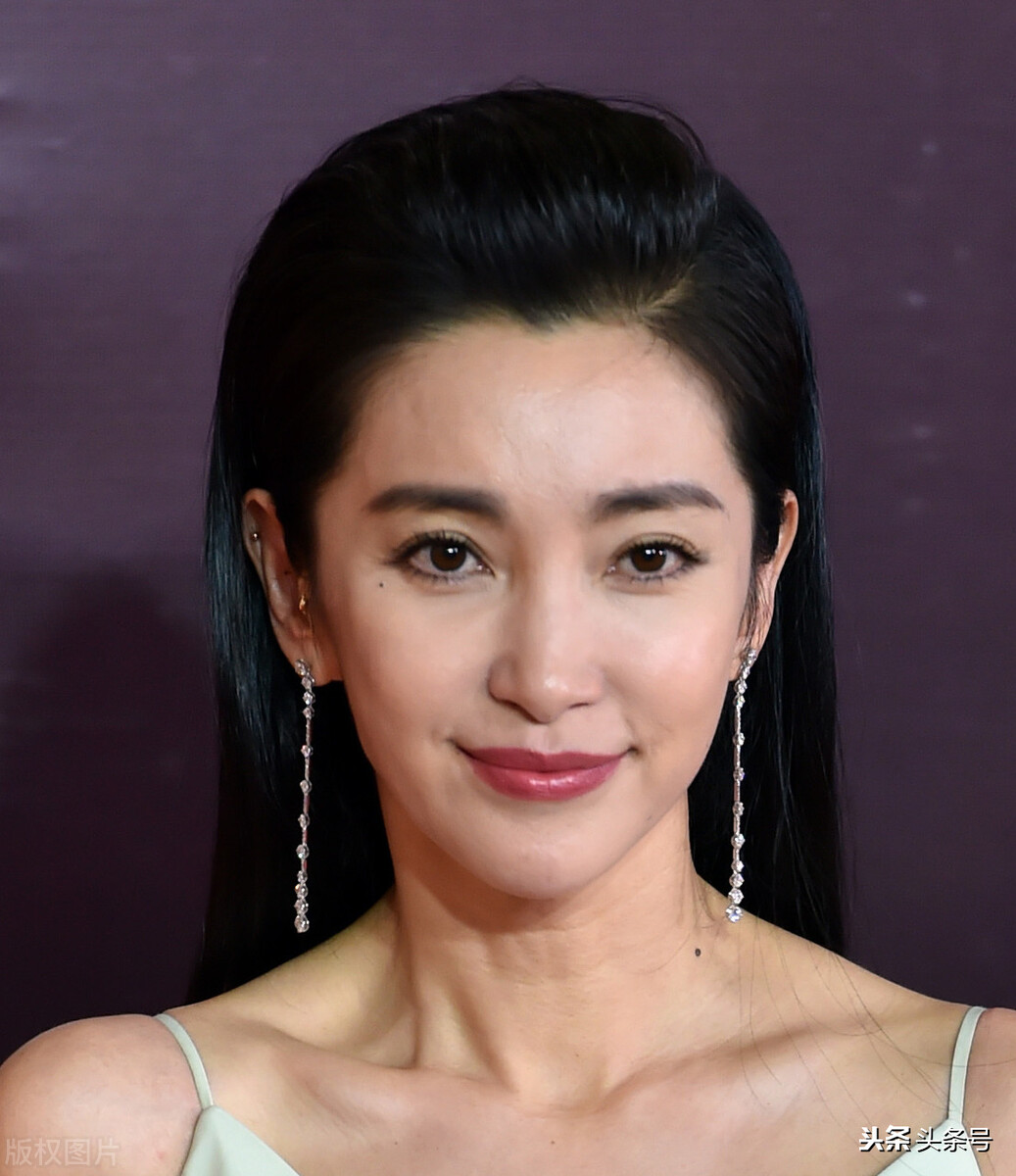 Li Bingbing, the former sister of Huayi, has good temperament and appearance, and she is still ...