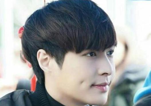 Who said that a handsome guy with dimples?The dimples of these stars ...