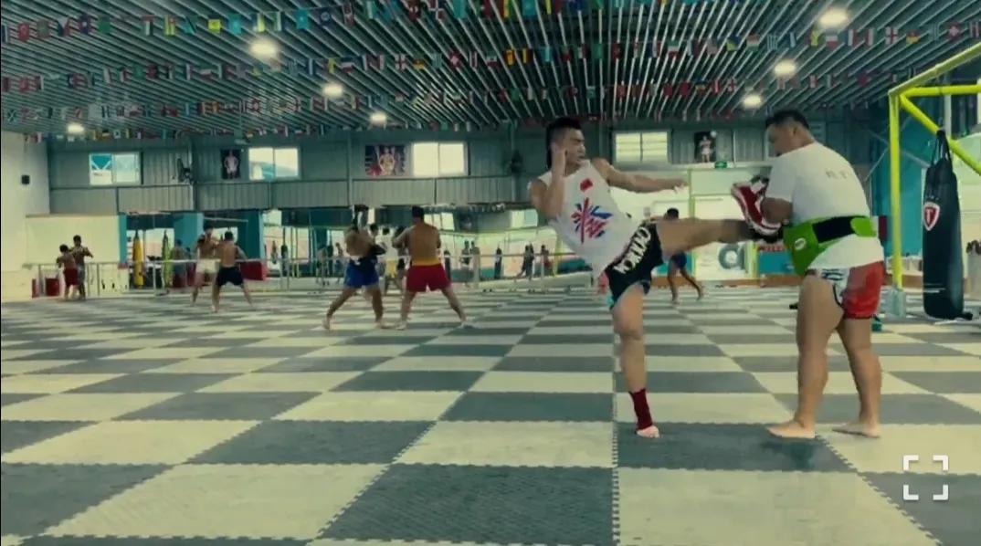 China's strongest man in the 67 kg class, who defeated Qiu Jianliang ...