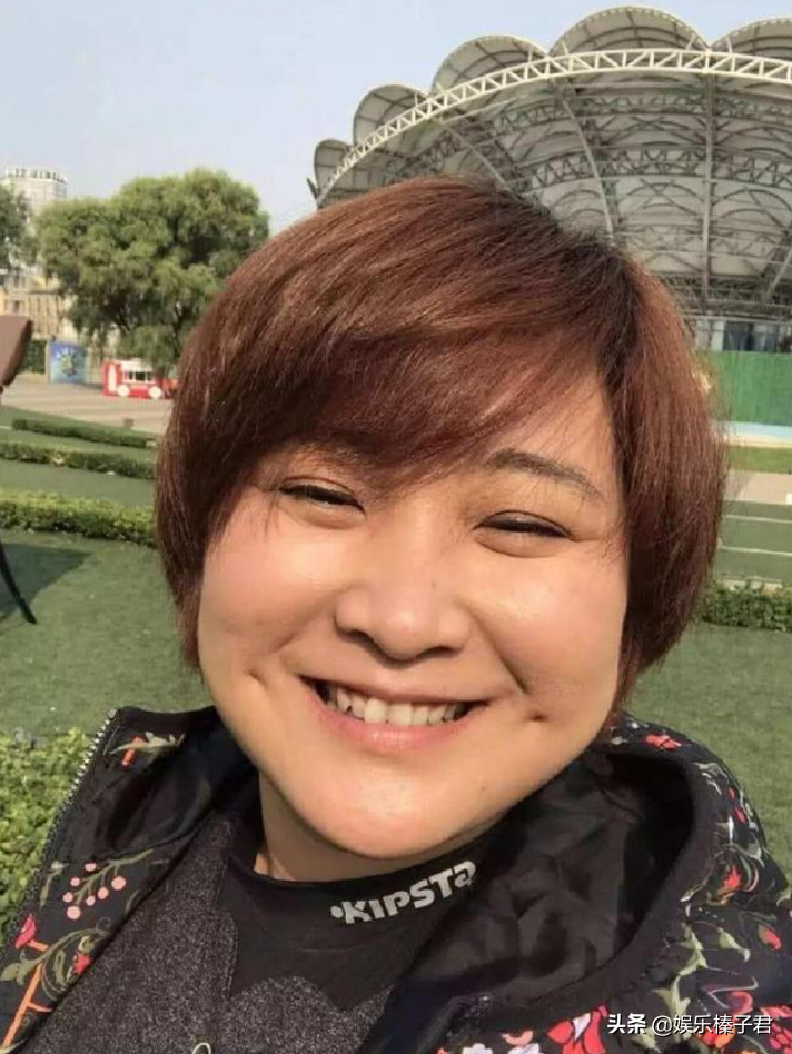 Give up going to college, take care of her sister and father for 9 ...