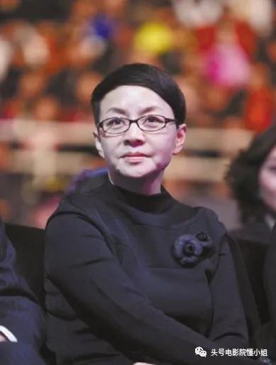 Zhao Ting won the Golden Globe Award, her stepmother Song Dandan has a ...