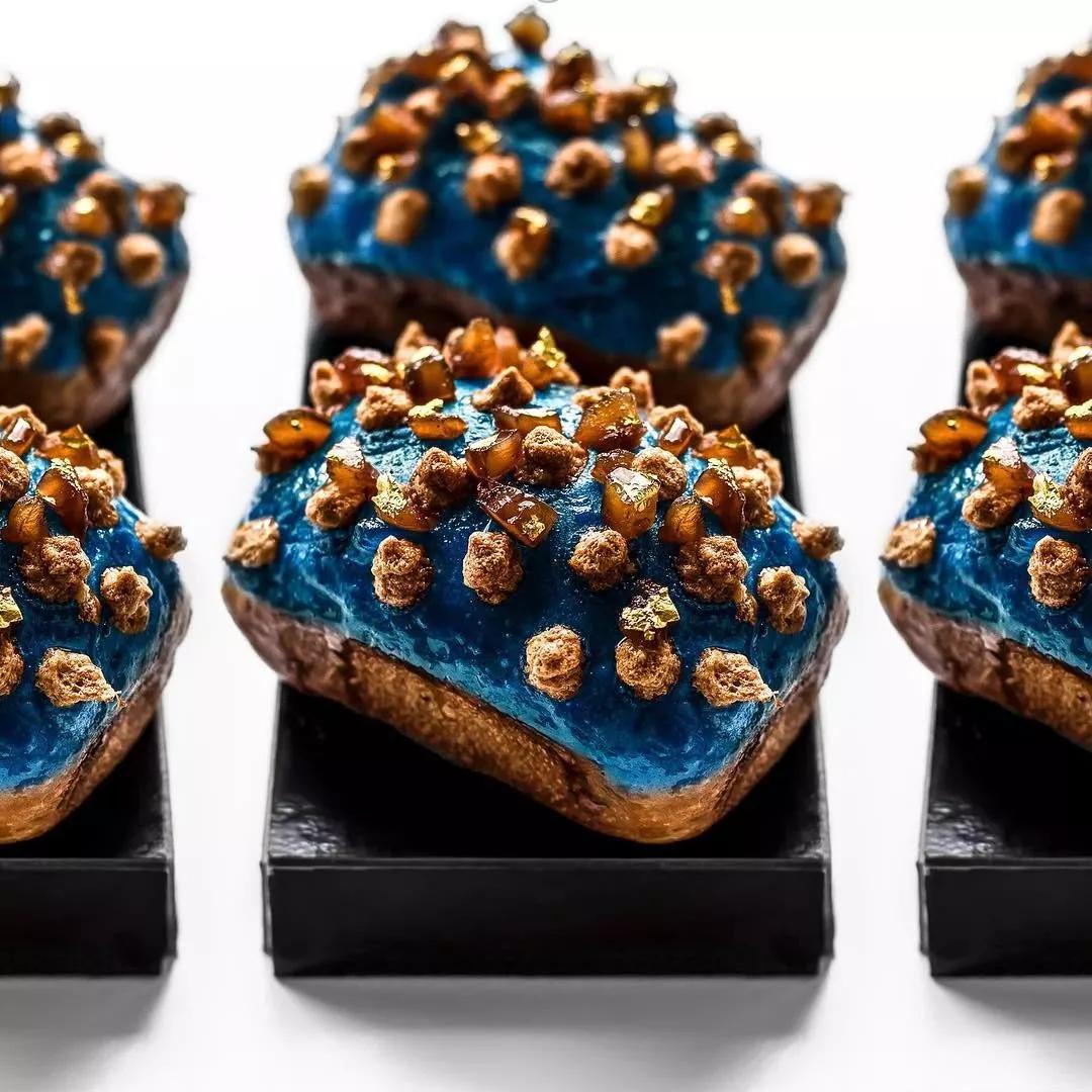 Use color boldly to create alternative Gothic desserts!It's so good to ...