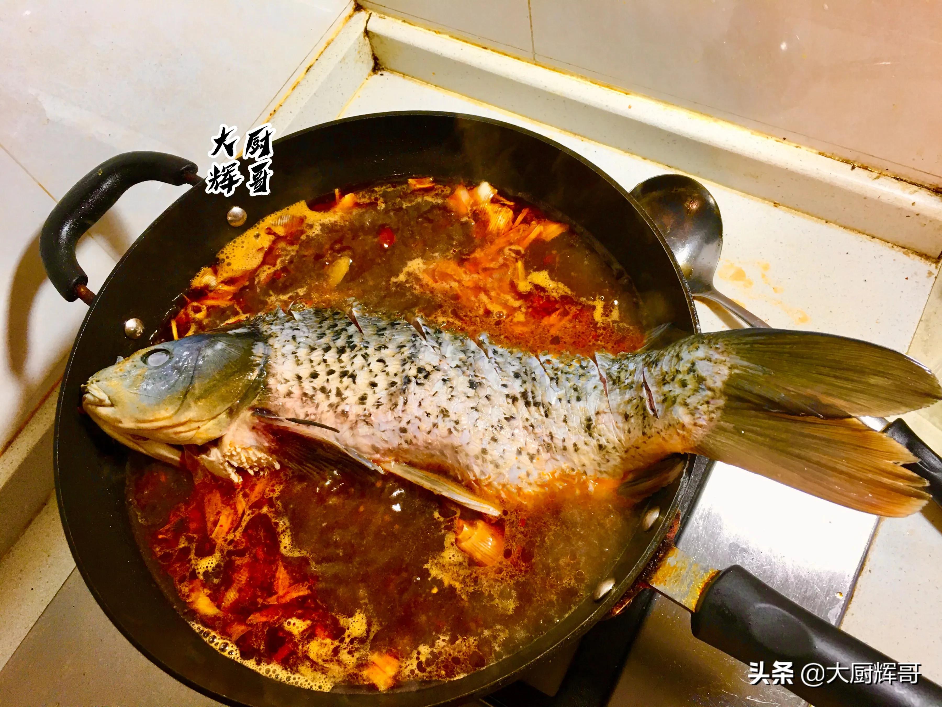 Why does roasted carp have an earthy smell? Because the method is wrong ...