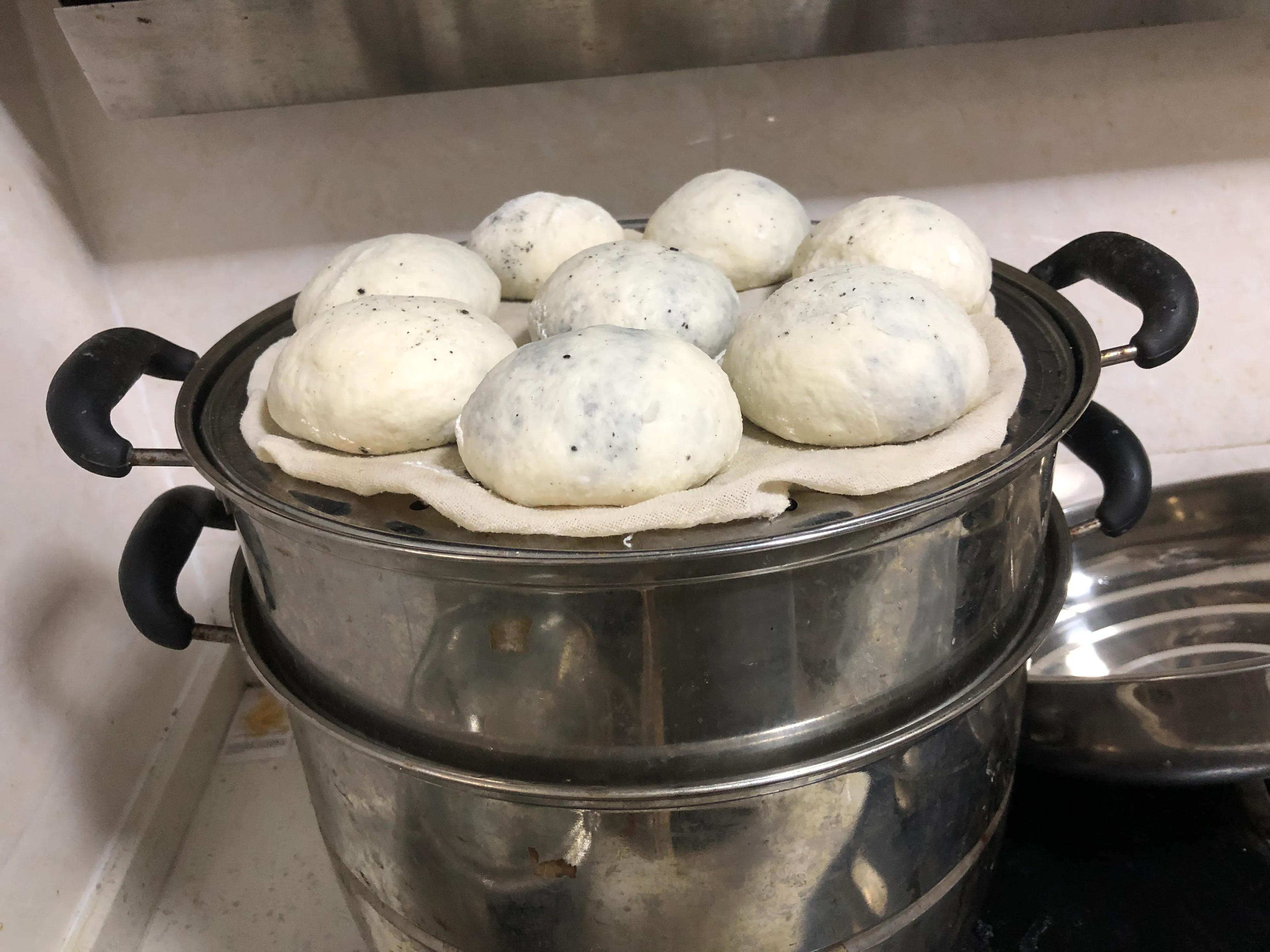 My steamed buns are unique, it looks a bit ugly at first sight, and ...