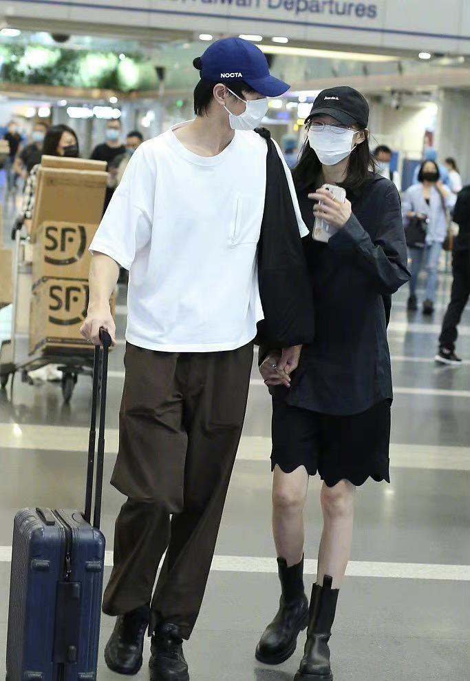 Ju Xiaowen and Jin Dachuan open their love affair, the model couple has seductive body, and ...