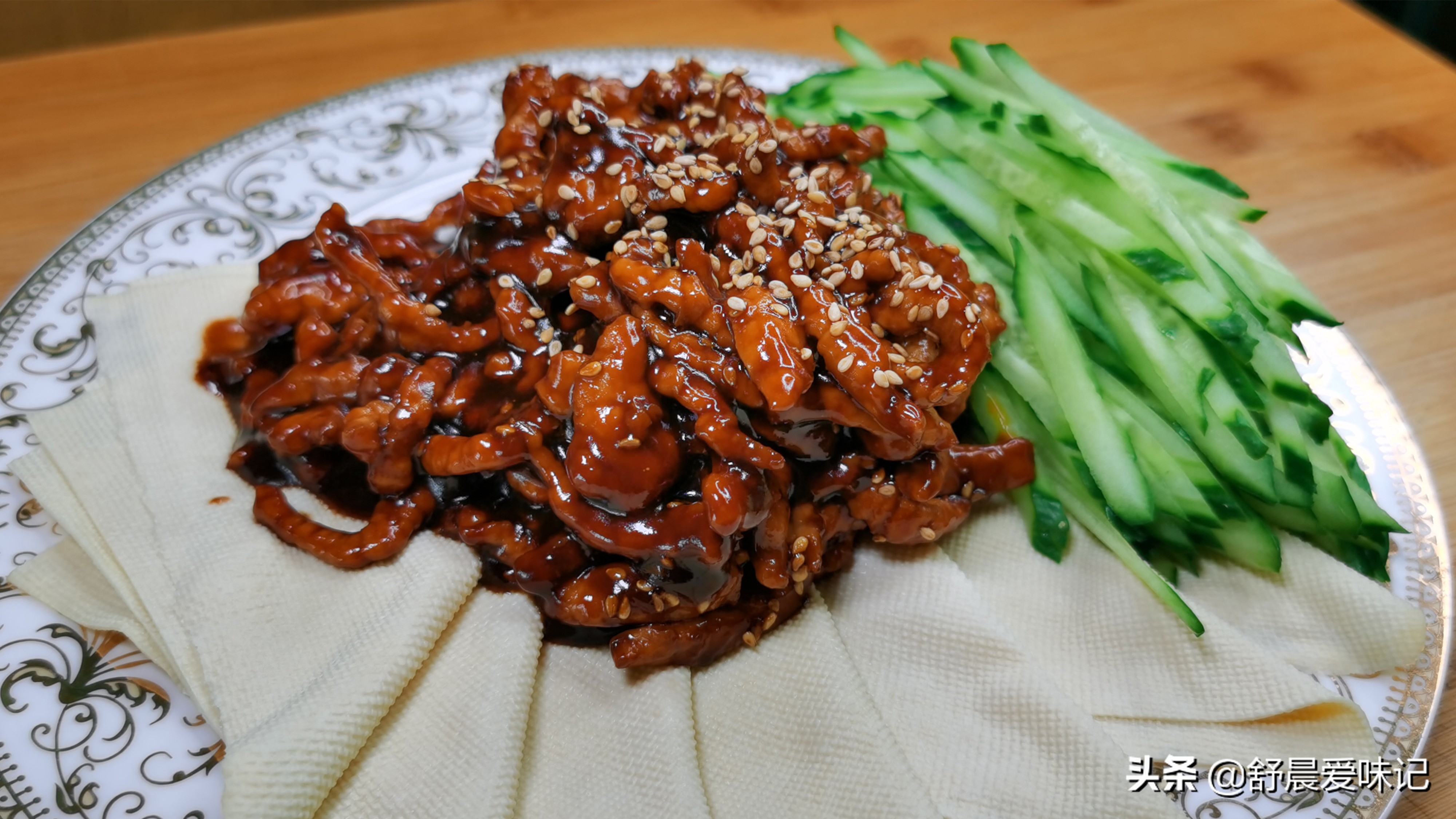 How to make shredded pork in Beijing sauce to make it delicious?It ...