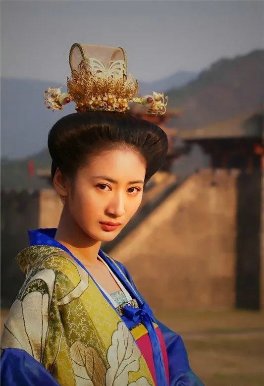 Thirteen years ago, where did Guo Zhenni, who played "Zhao Hede" Yan ...