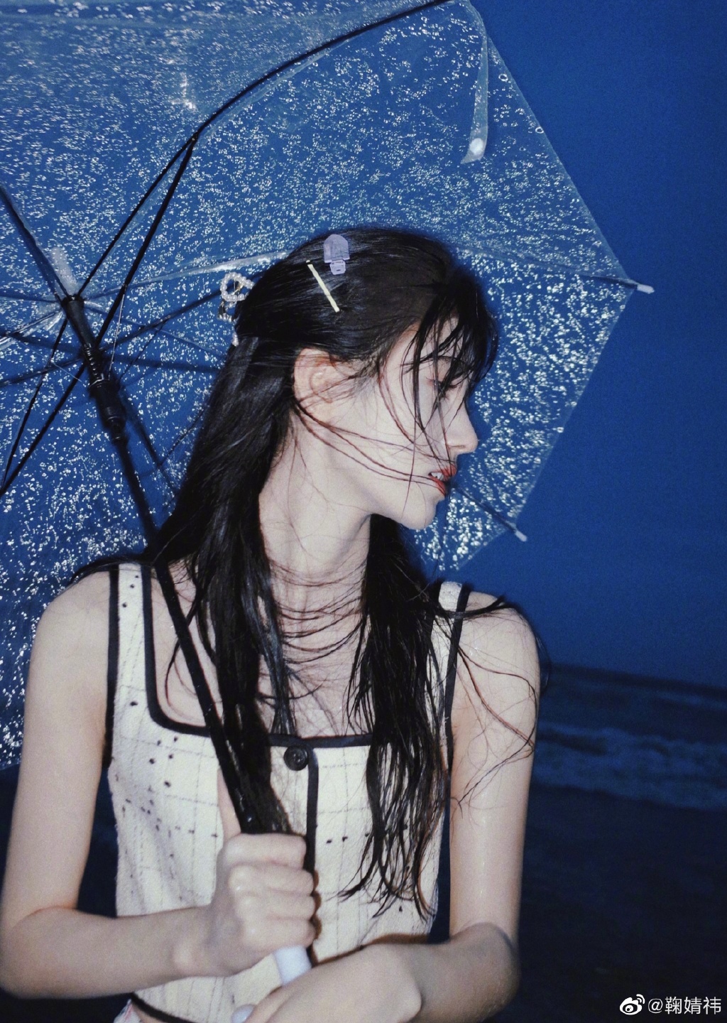 After seeing Ju Jingyi's seaside photos, who would dare to say that she ...