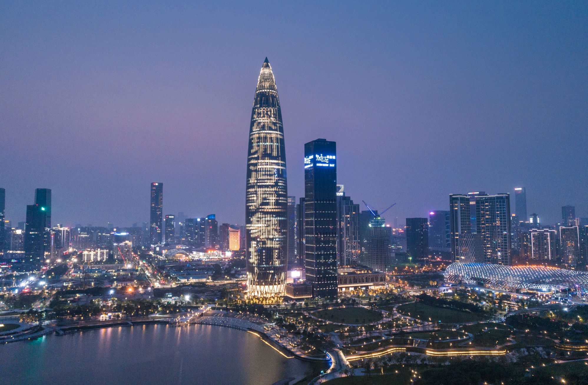 The tallest building by the Shenzhen Bay, over 390 meters, with ...