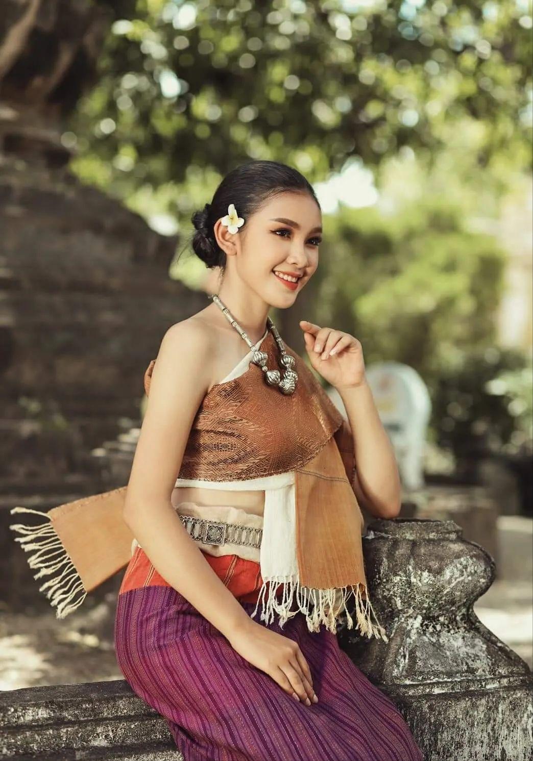 Daily update of Laos super "oxygen goddess" Jin Nali - iNEWS