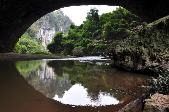 The largest natural bridge in the world: Liping Natural Bridge - iNEWS