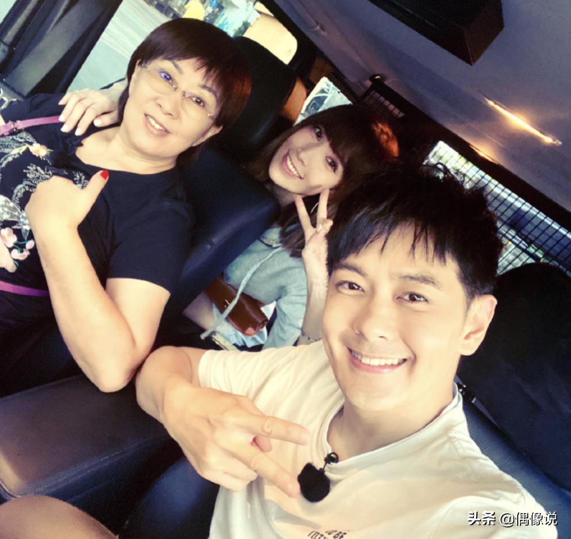 Lin Zhiying's 47th birthday, a family of five took a group photo at the ...