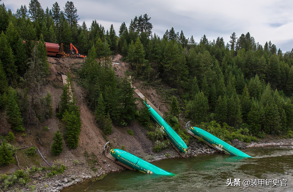 Tragedy caused by rail deformation: Boeing 737 fuselage derailed and ...