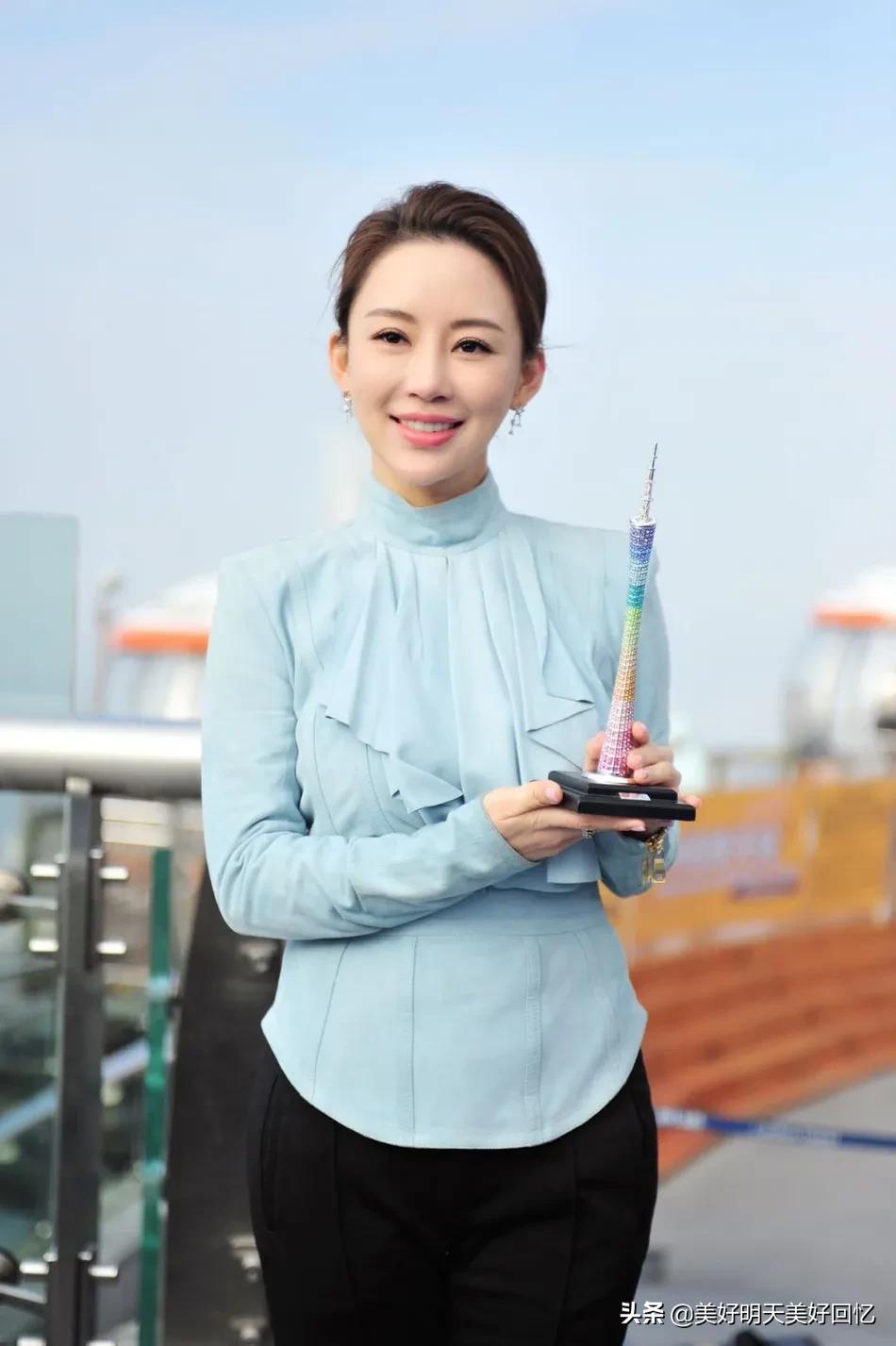 The Queen of Nine Balls, Pan Xiaoting, the hot-bodied "Big Girl of the ...