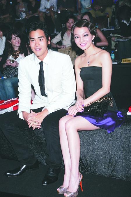 A group photo of Angela Chang and friend Weiqi Fan, Stefanie Sun, Wu ...